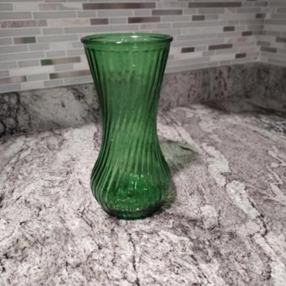 Accents | Vintage 197s Hoosier Emerald Green Ribbed Swirled Glass Vase ...